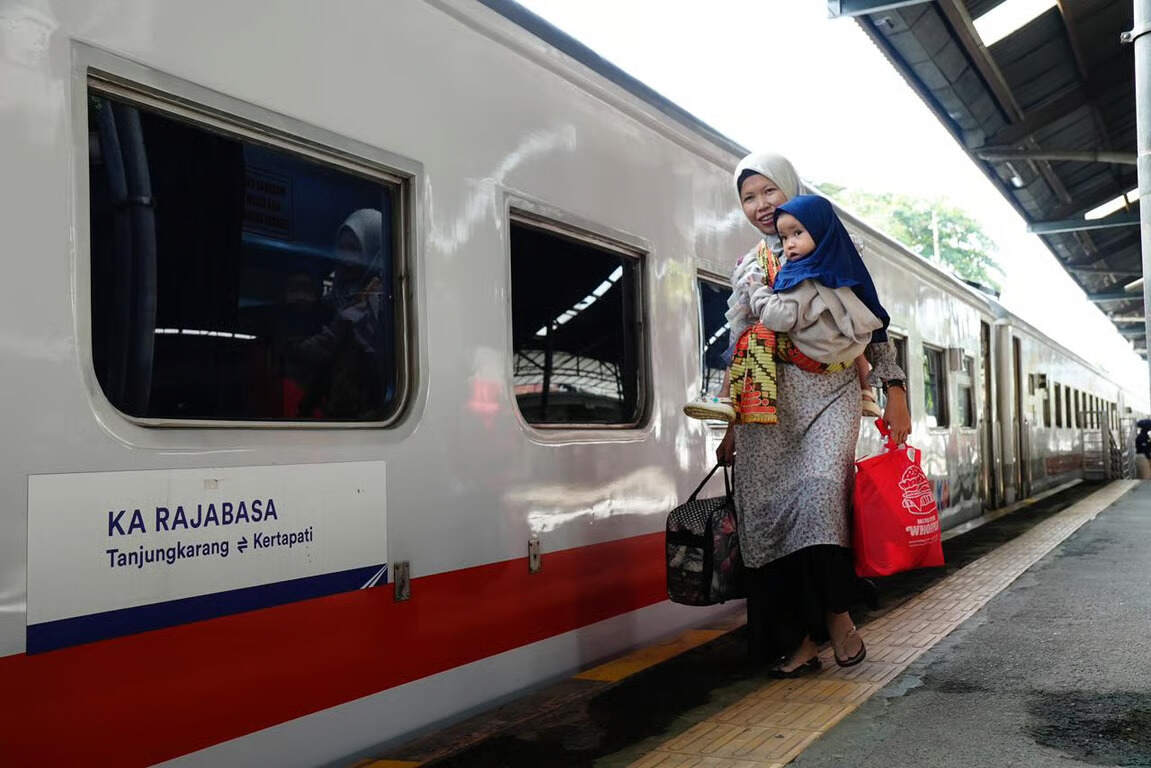 KA Rajabasa dan KA Kualastabas Tulang Punggung Angkutan Penumpang KAI ...